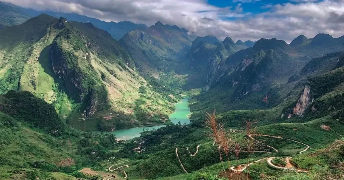Trekking Ma Pi Leng Pass – Vietnam’s Most Breathtaking Mountain Road ...